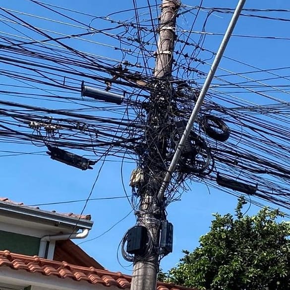 Instalaciones Aéreas: Métodos Autosoportado (ADSS) vs Devanado (Lashed)