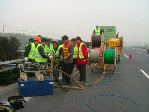 Instalaciones Aéreas: Métodos Autosoportado (ADSS) vs Devanado (Lashed)